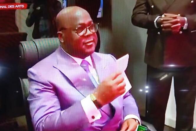 RDC : Les citoyens congolais ont désormais un nouveau passeport ...